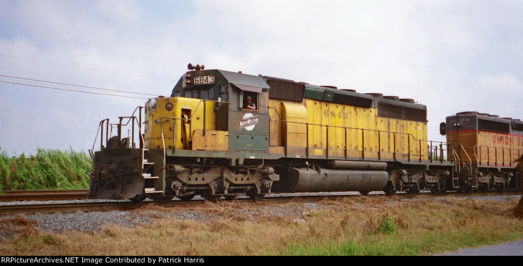 CNW 6843 SD40-2 westbound into CSX Gentilly Yard im New Orleans La 09-30-1995